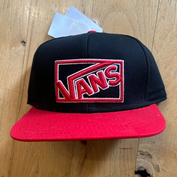 Vans | Accessories | Nwt Vans Snapback Hat In Black Red | Poshmark